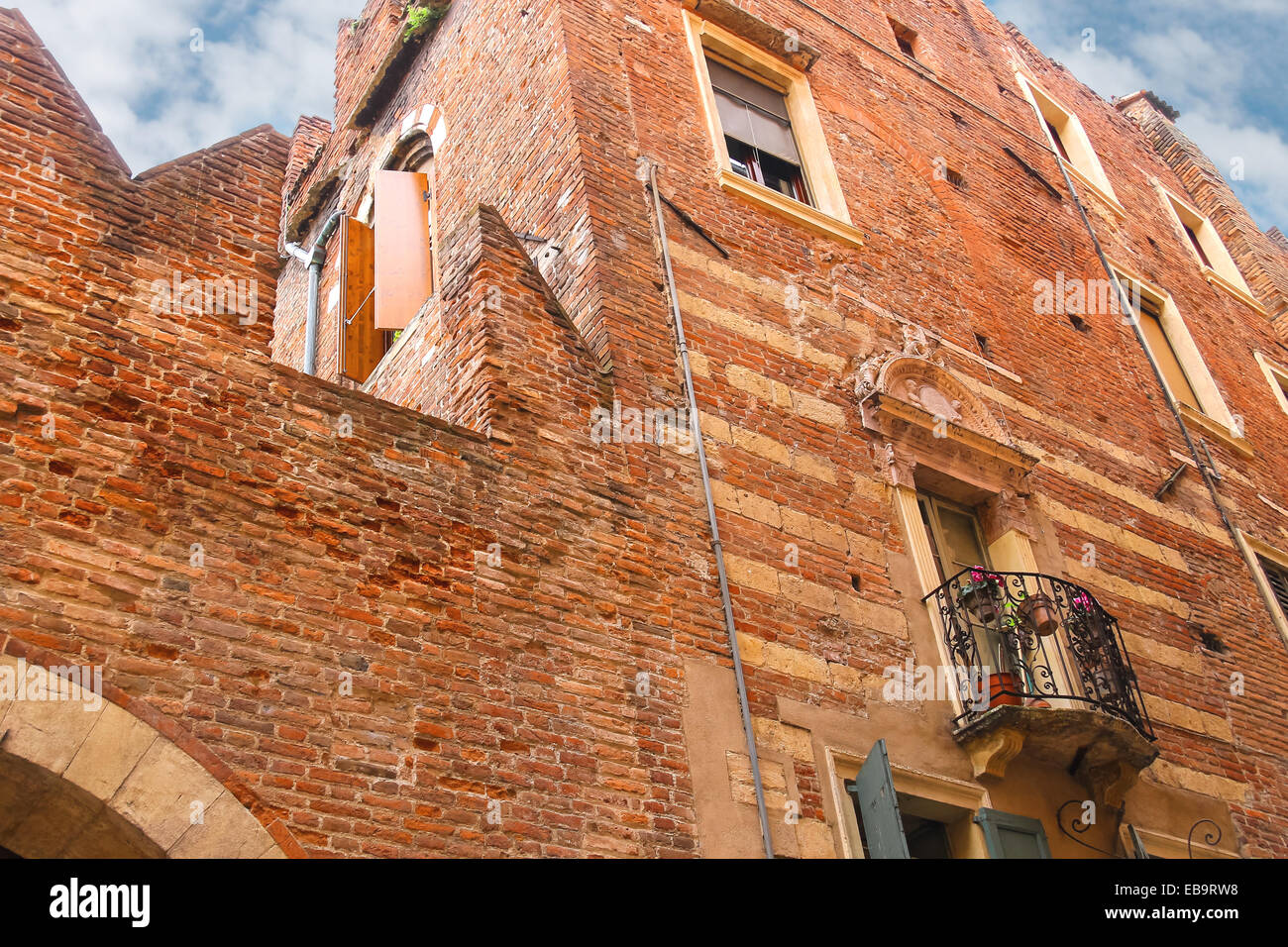 The medieval Italian house in Verona, Italy Stock Photo - Alamy