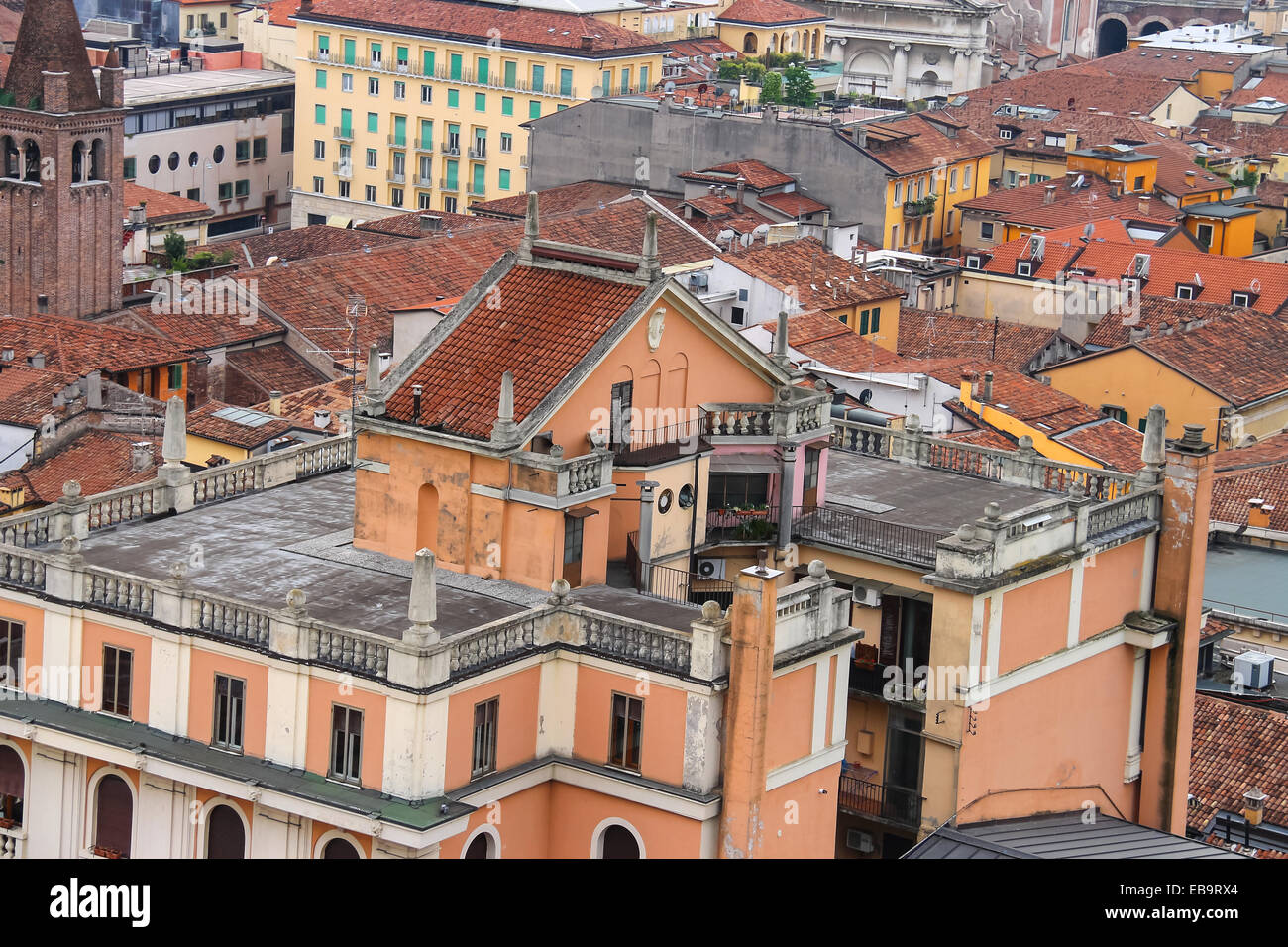 Center verona hi-res stock photography and images - Alamy