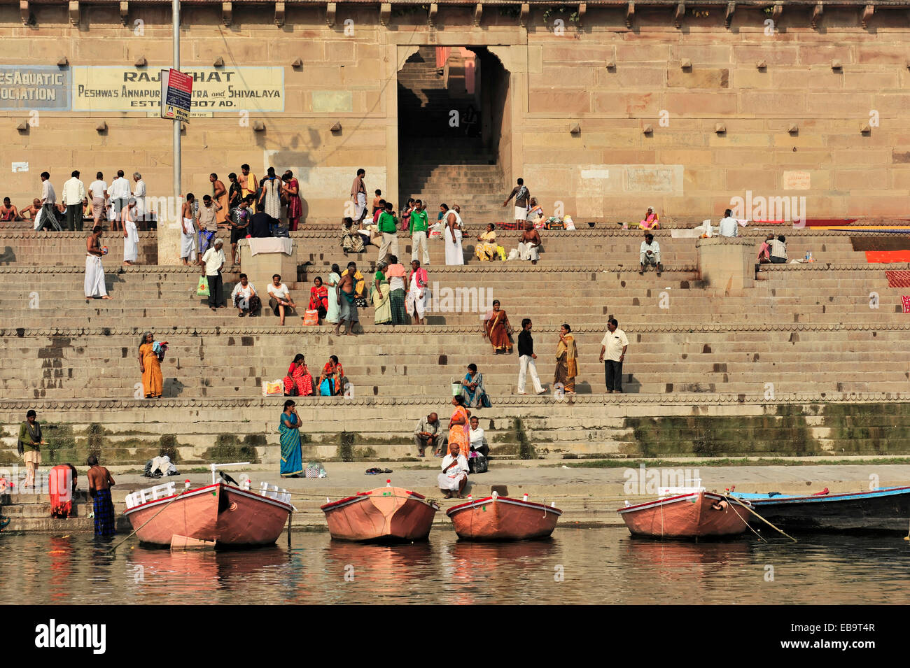 Pilgrims at the Ganges, Varanasi, Benares, Uttar Pradesh, India Stock ...