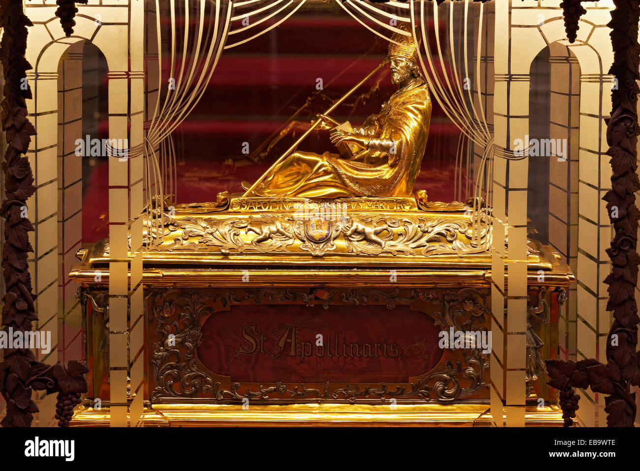 Shrine of St. Apollinaris, Basilica of St. Lambertus, historic center ...