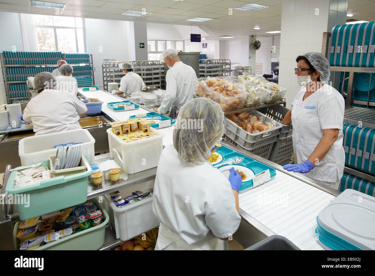 Hospital meal preparation hi-res stock photography and images - Alamy