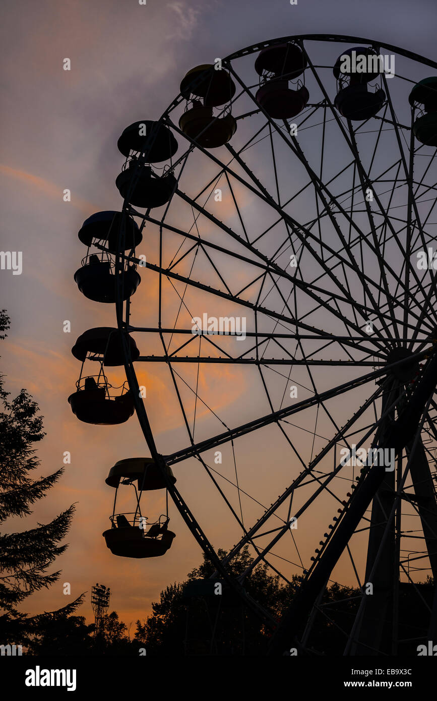 Ferris wheels sunset hi-res stock photography and images - Alamy