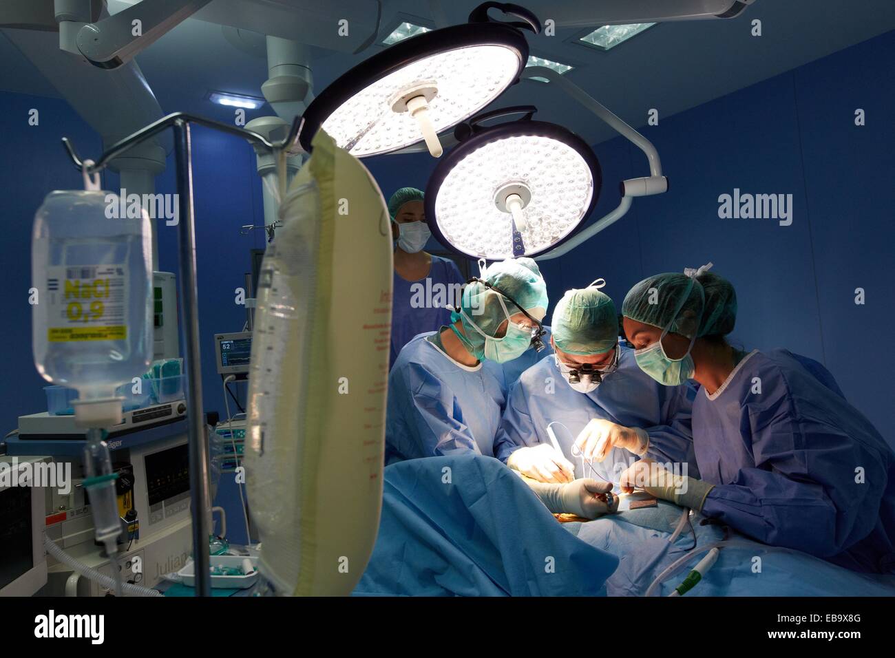 Field hospital team hi-res stock photography and images - Alamy