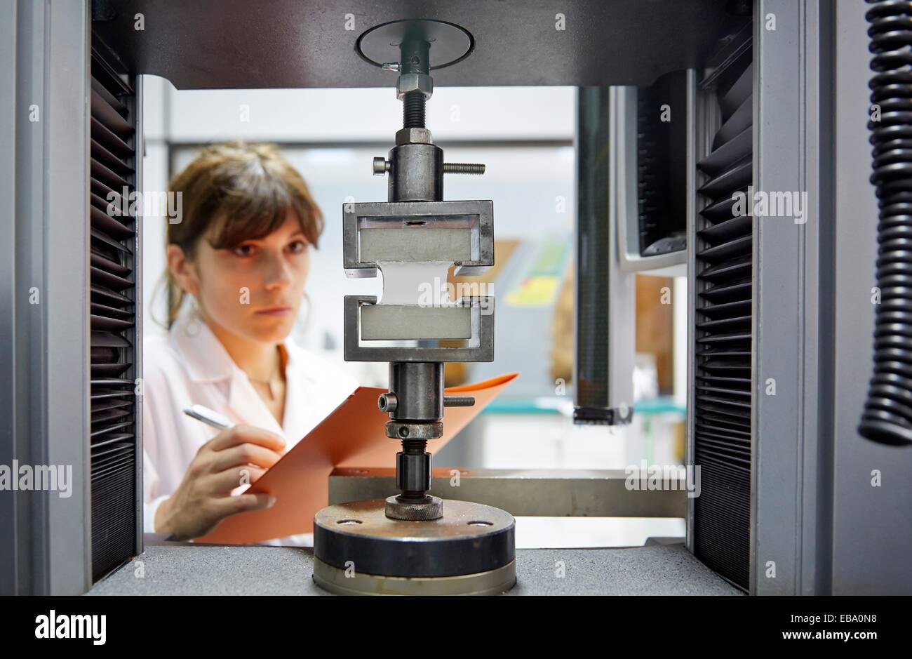 Silicone tensile test. Homologation of architectural elements ...