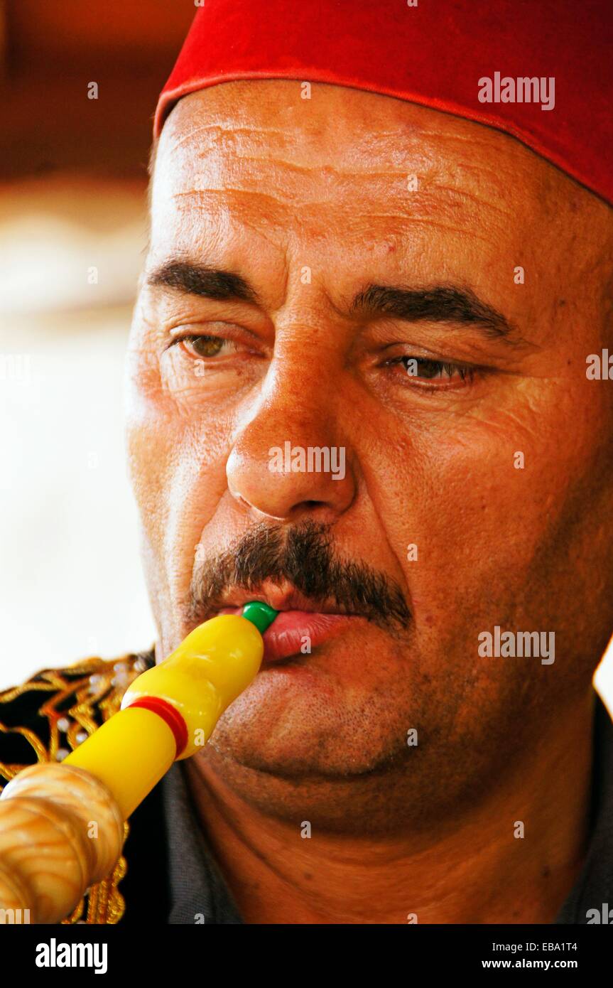 Hookah smoking hi-res stock photography and images - Alamy