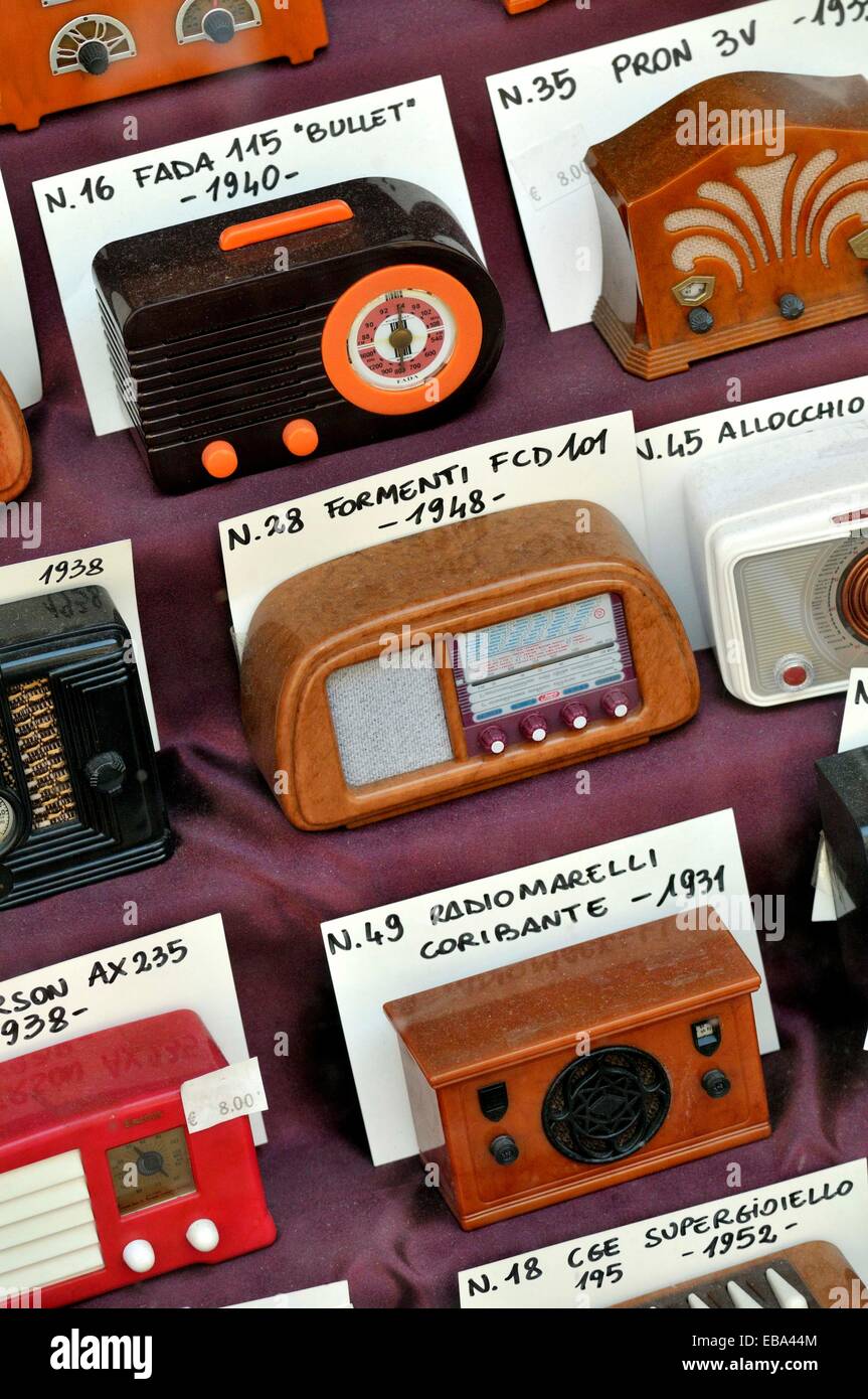 Collection Of Old Radios High Resolution Stock Photography and Images ...