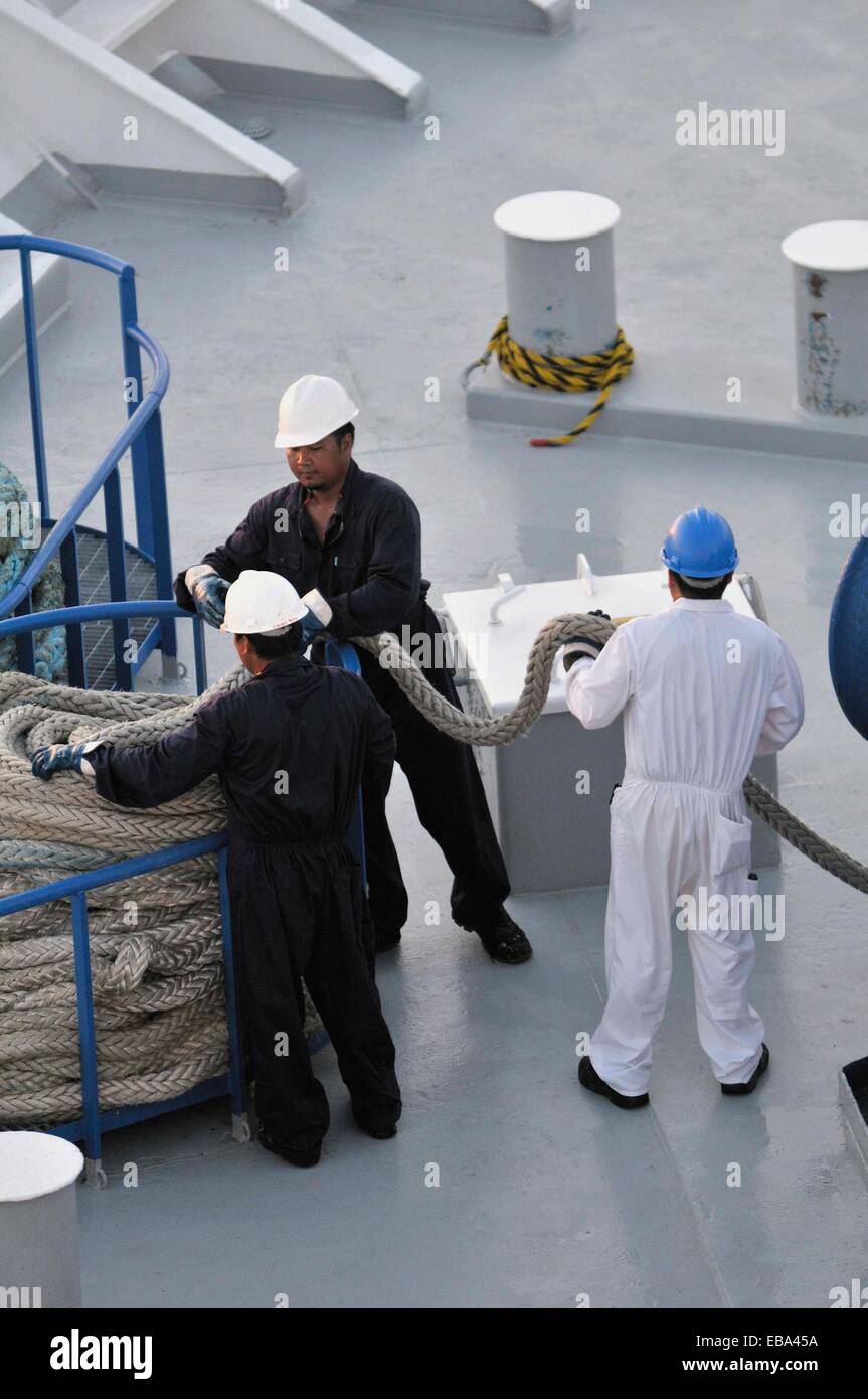 Sailors working hi-res stock photography and images - Alamy