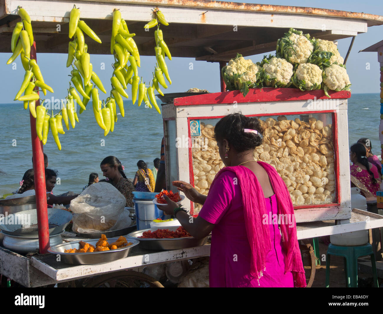 Vendors at the beach hi-res stock photography and images - Alamy