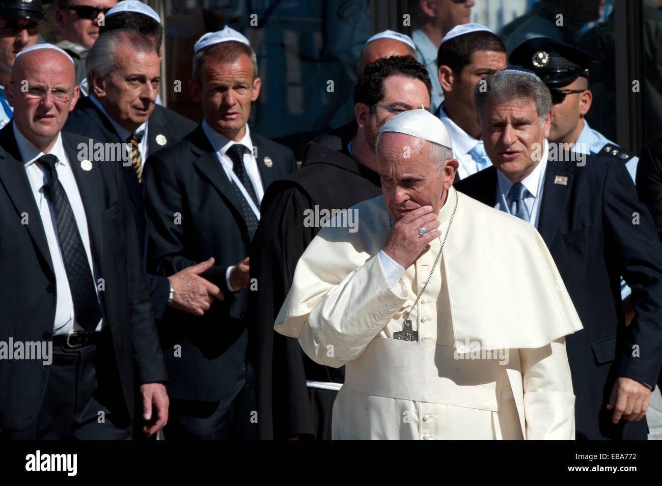 Pope Francis visits the Western Wall in Jerusalem's Old City Featuring ...