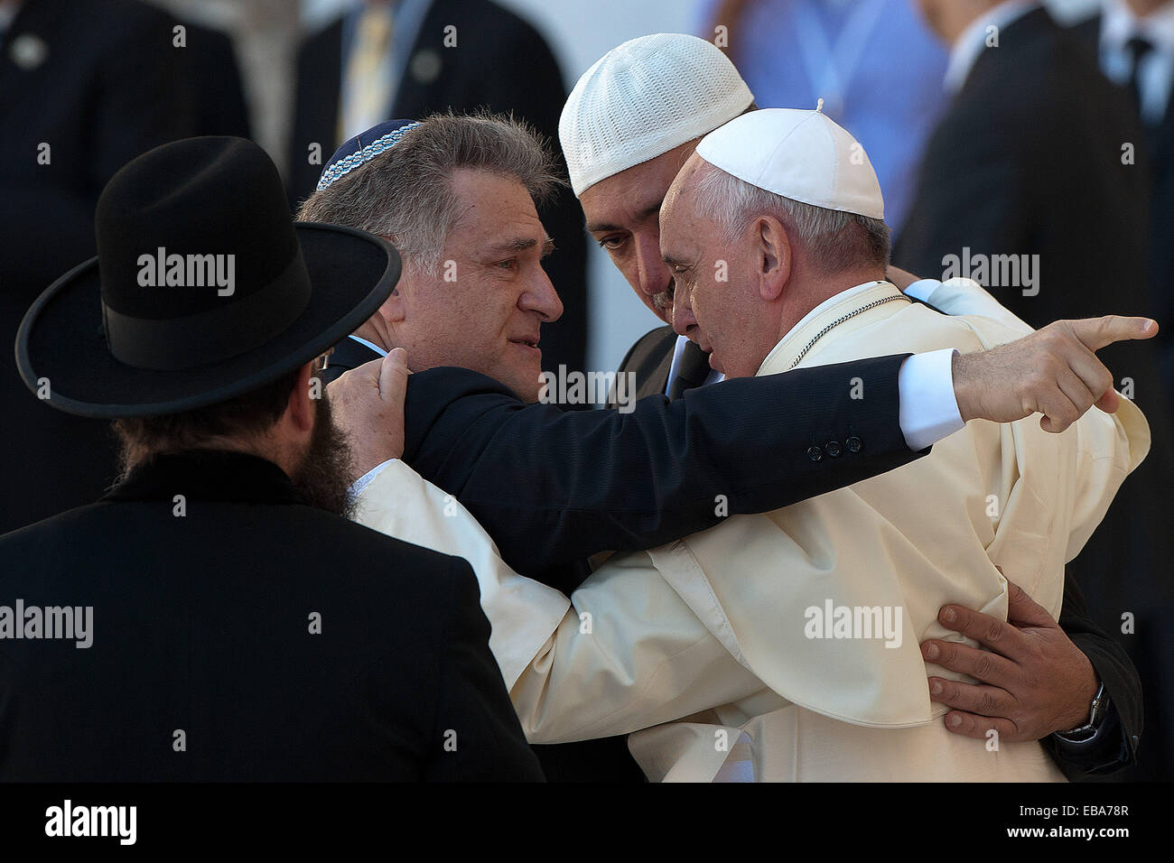 Pope Francis visits the Western Wall in Jerusalem's Old City Featuring ...