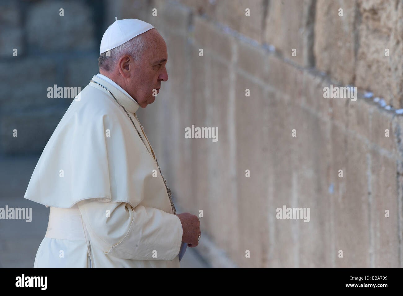 Pope Francis visits the Western Wall in Jerusalem's Old City Featuring ...