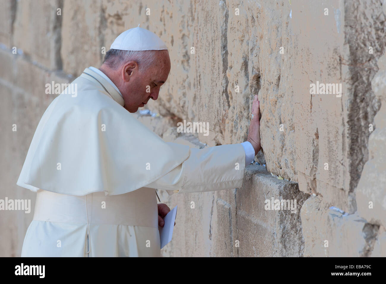 Pope Francis visits the Western Wall in Jerusalem's Old City Featuring ...