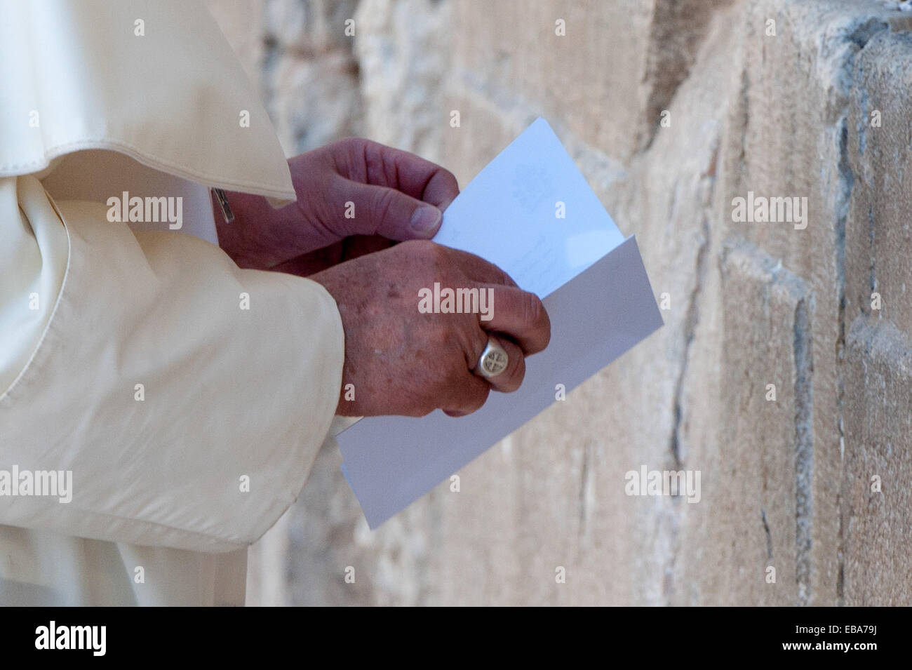 Pope Francis visits the Western Wall in Jerusalem's Old City Featuring ...
