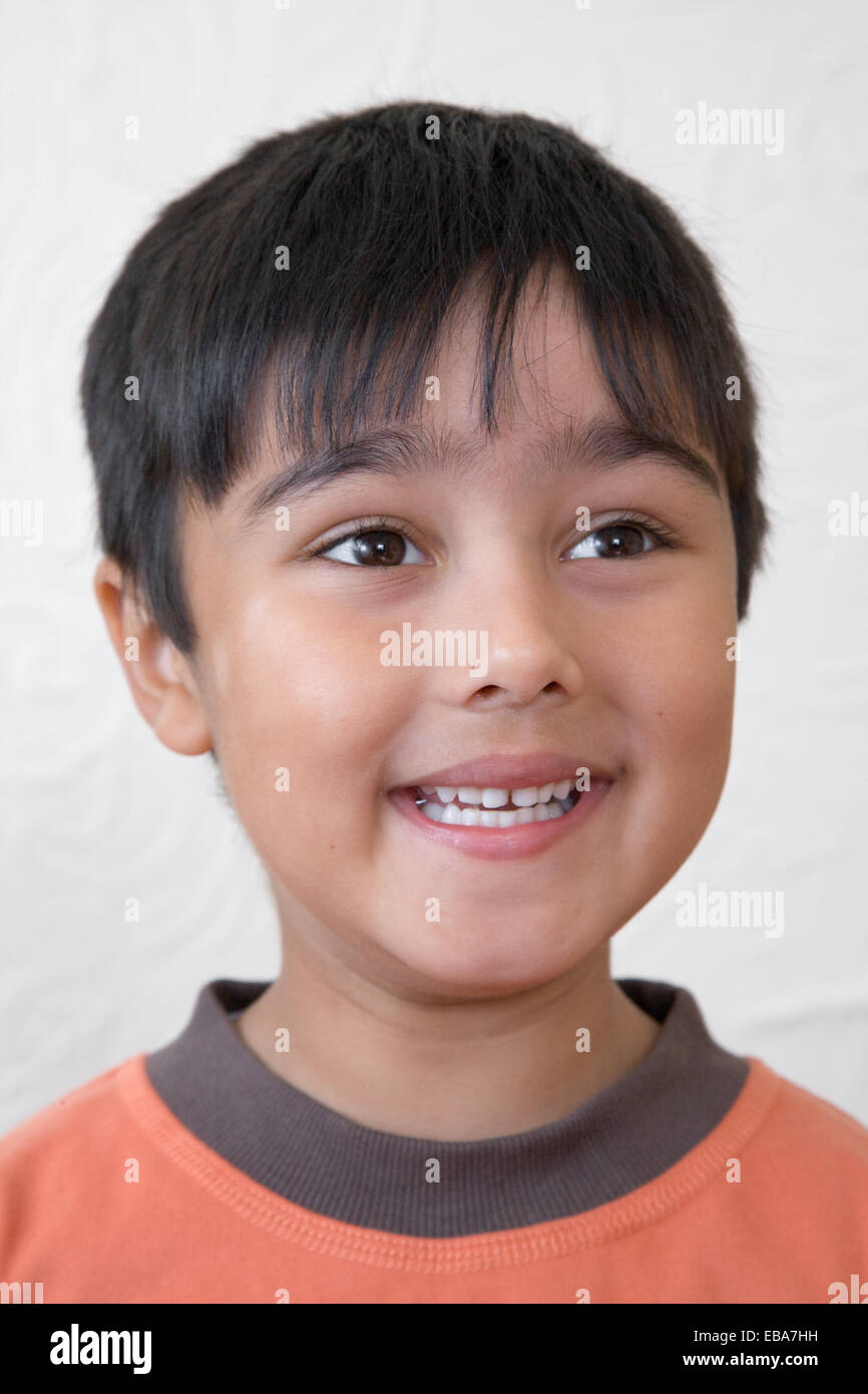 Portrait of a little boy smiling Stock Photo - Alamy