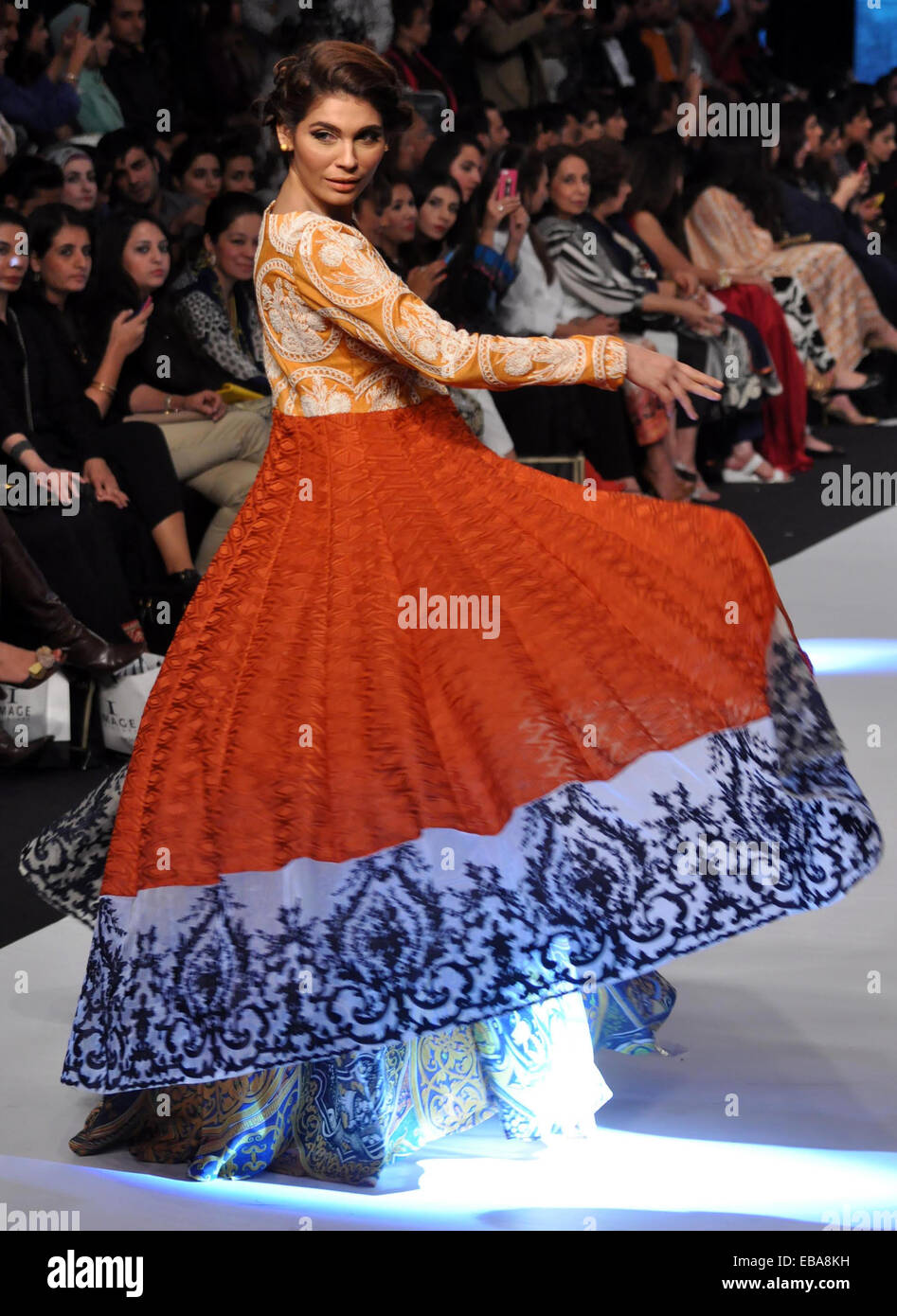 Karachi. 27th Nov, 2014. A model presents a creation by designer Nida ...