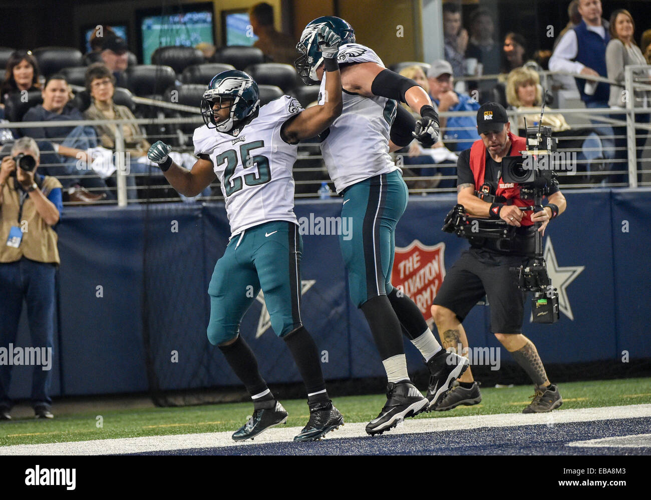 Lane johnson football eagles hi-res stock photography and images - Alamy