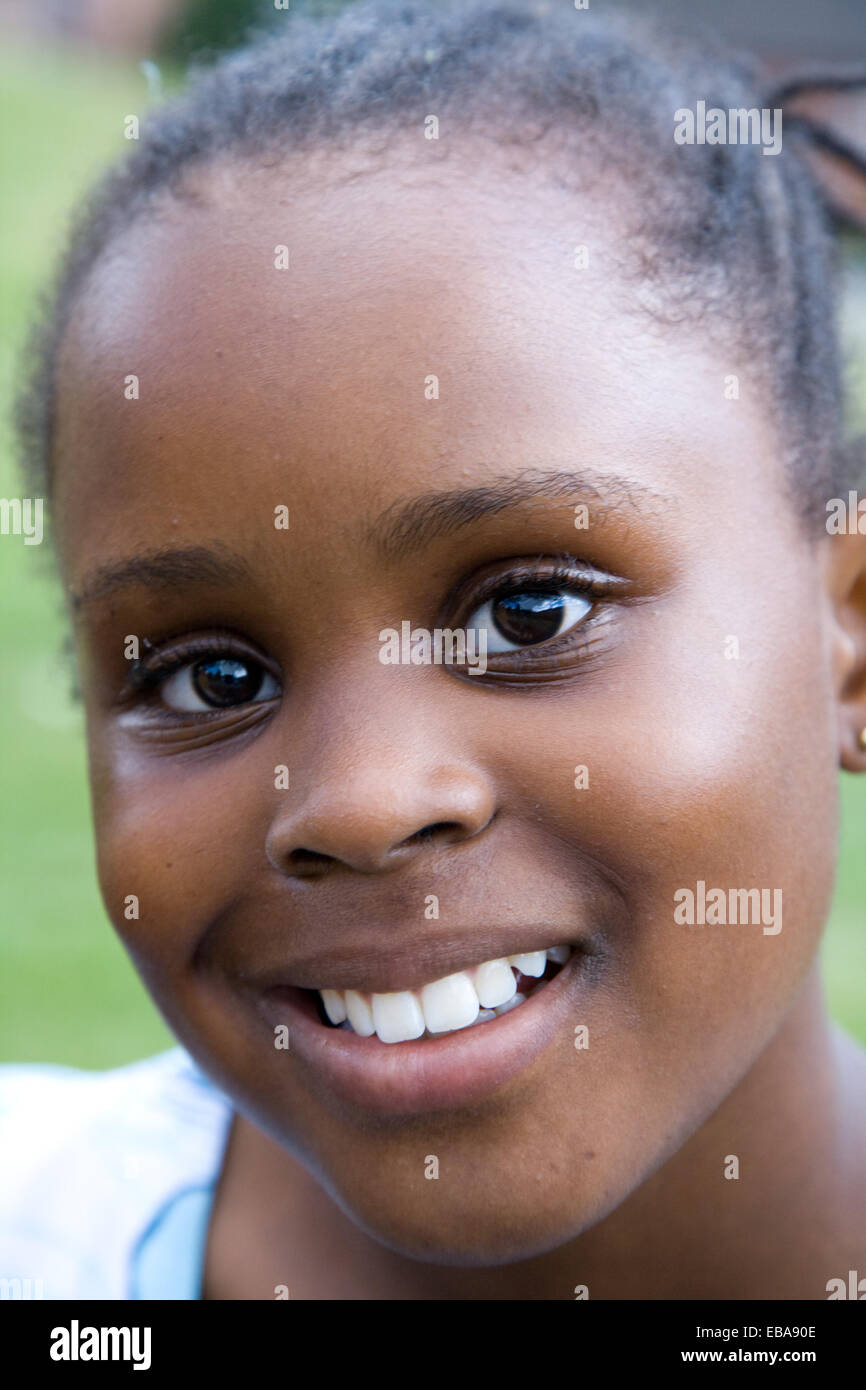 Portrait of a girl smiling Stock Photo - Alamy