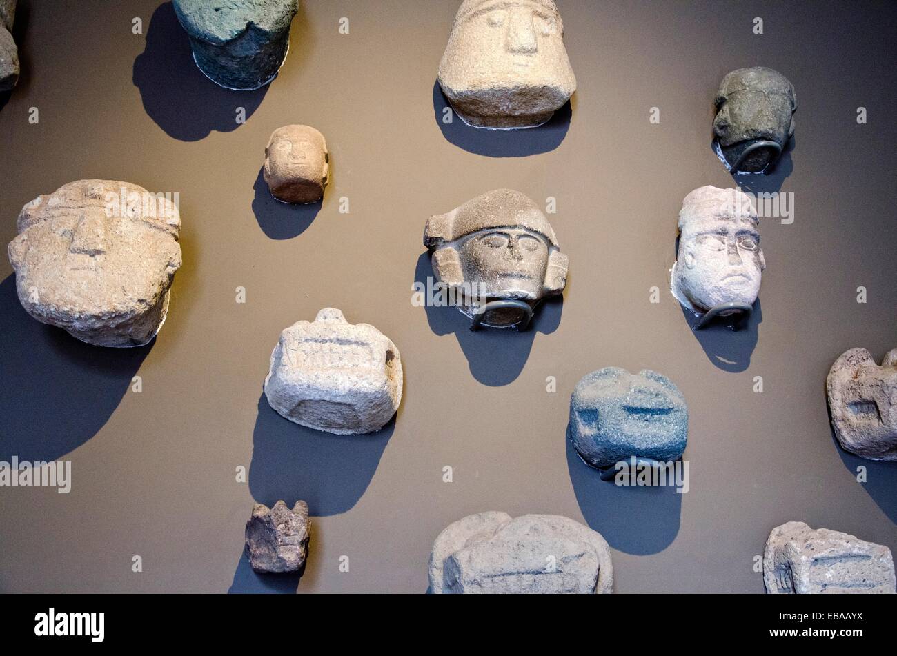 Chavin nailed head Chavín culture 900 BC-200 BC Perú Stock Photo - Alamy