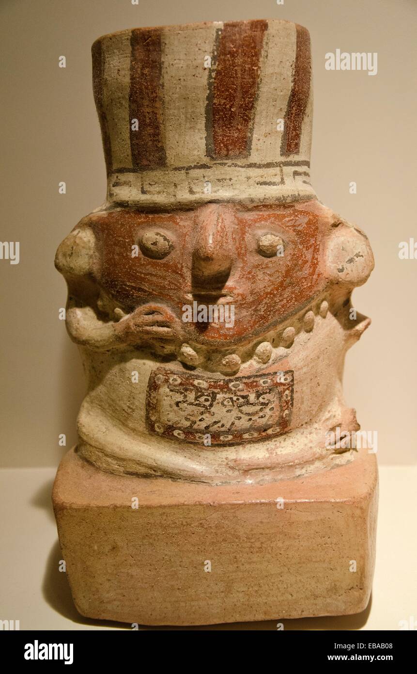 Wari pottery hi-res stock photography and images - Alamy