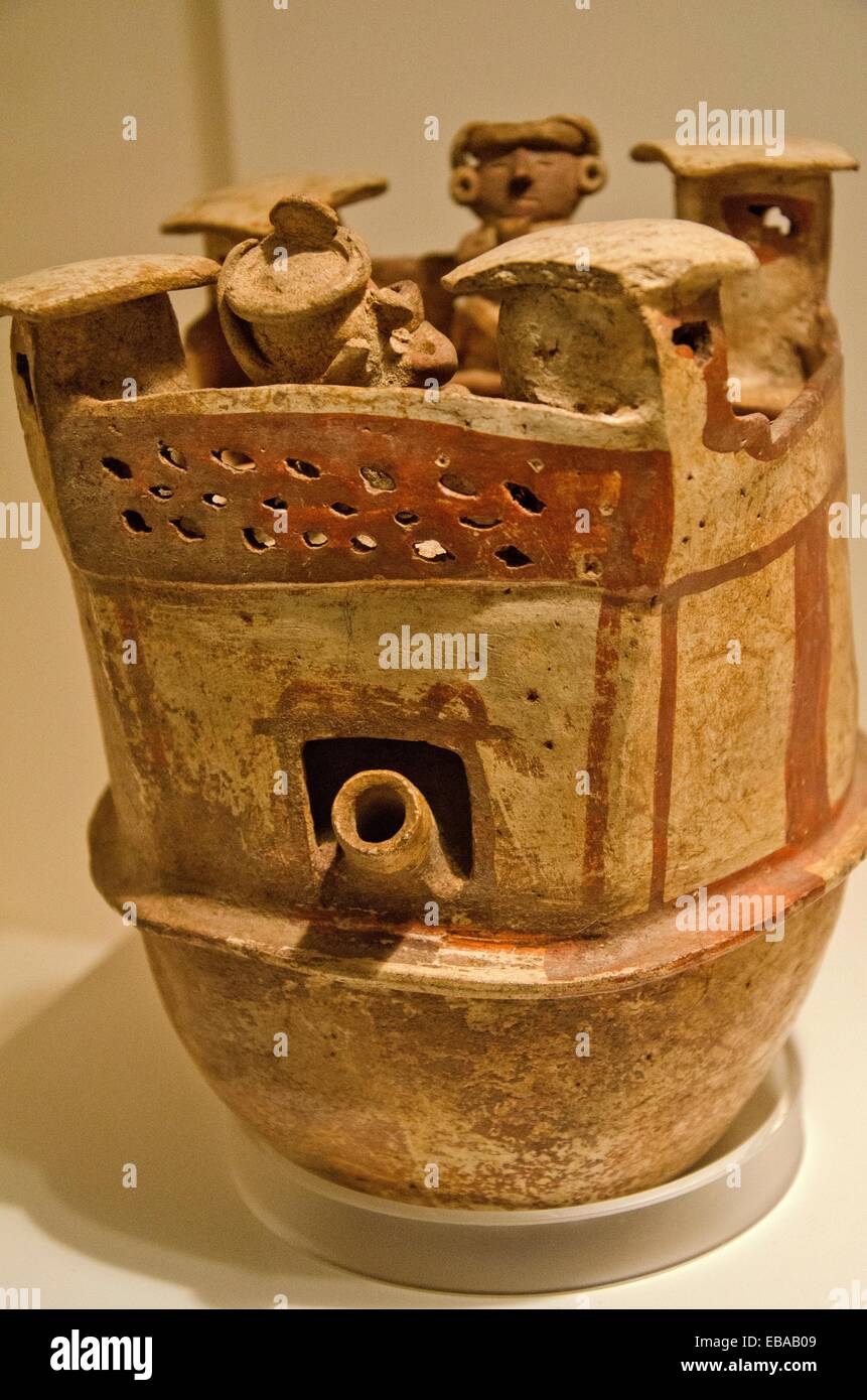 Wari pottery hi-res stock photography and images - Alamy