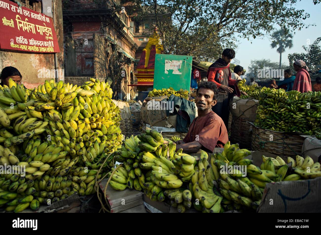 Under the howrah bridge hi-res stock photography and images - Alamy