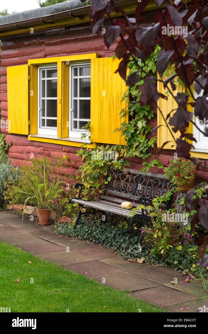 Bench in front of house hi-res stock photography and images - Alamy