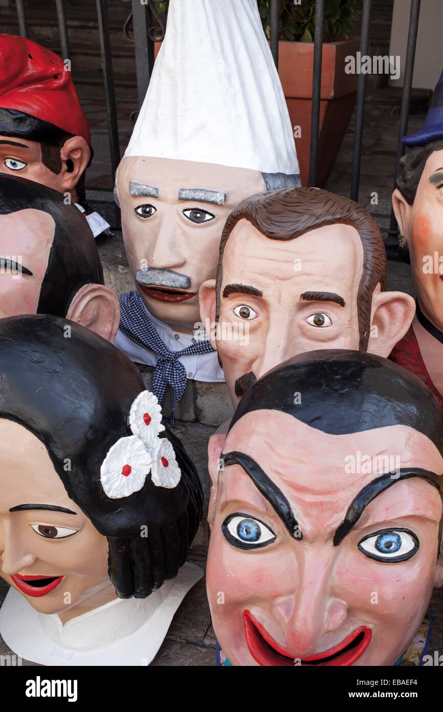 Paper mache heads hi-res stock photography and images - Alamy