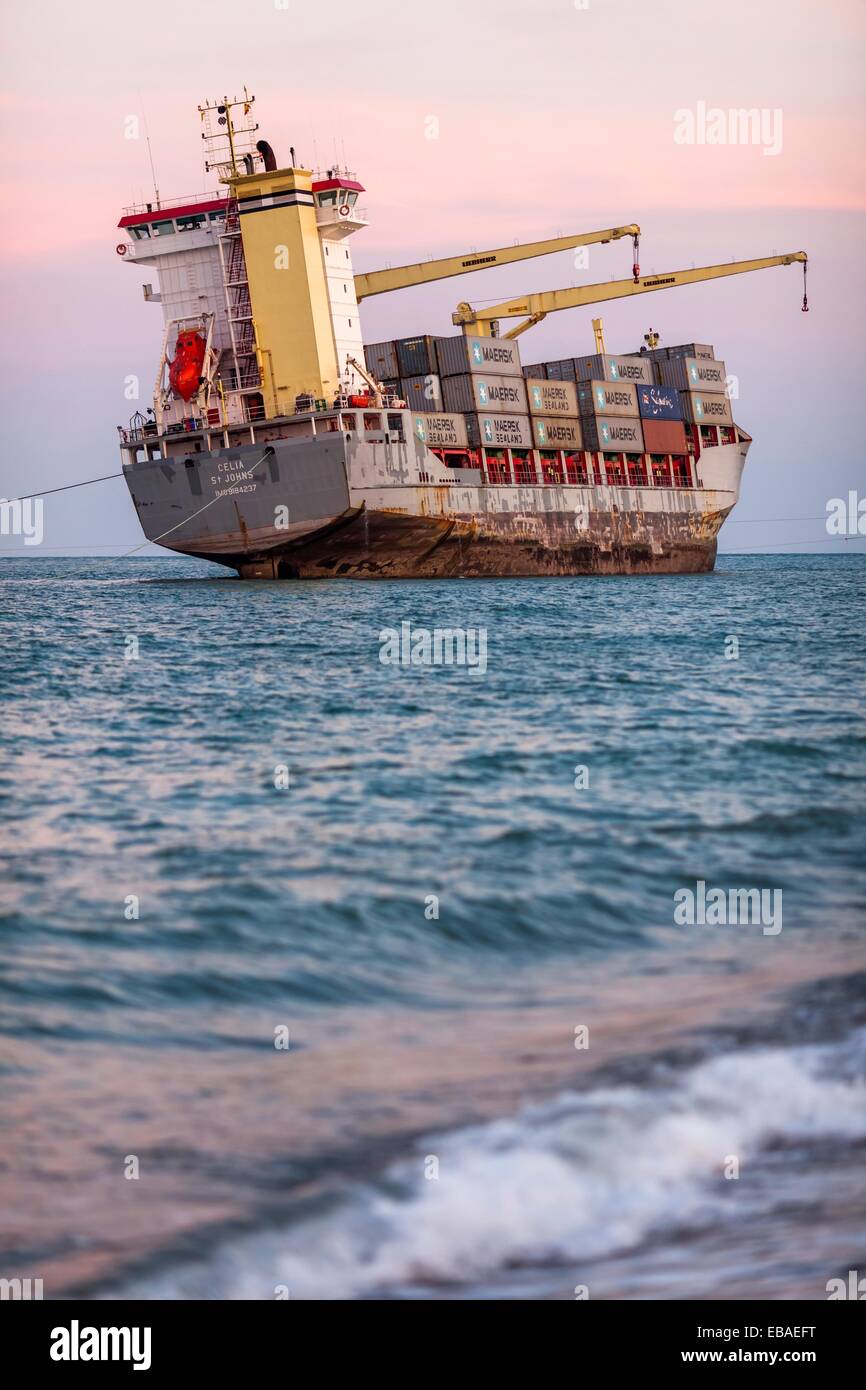 Containership accident hi-res stock photography and images - Alamy