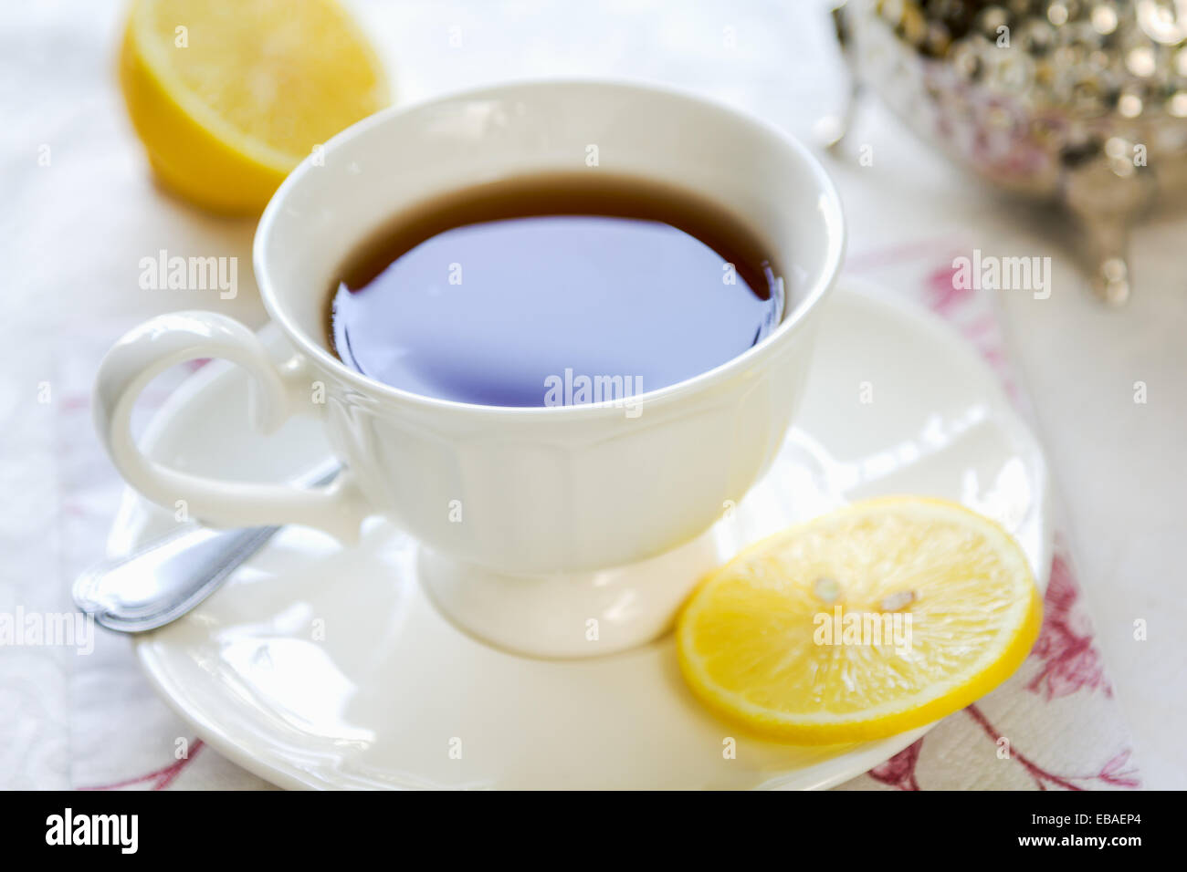 Black tea with lemon by a tea pot Stock Photo - Alamy