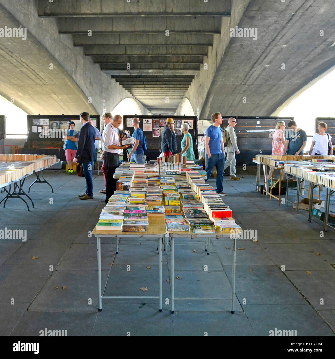 Row rows of market stalls hi-res stock photography and images - Alamy