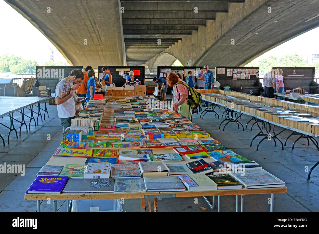 Row rows of market stalls hi-res stock photography and images - Alamy