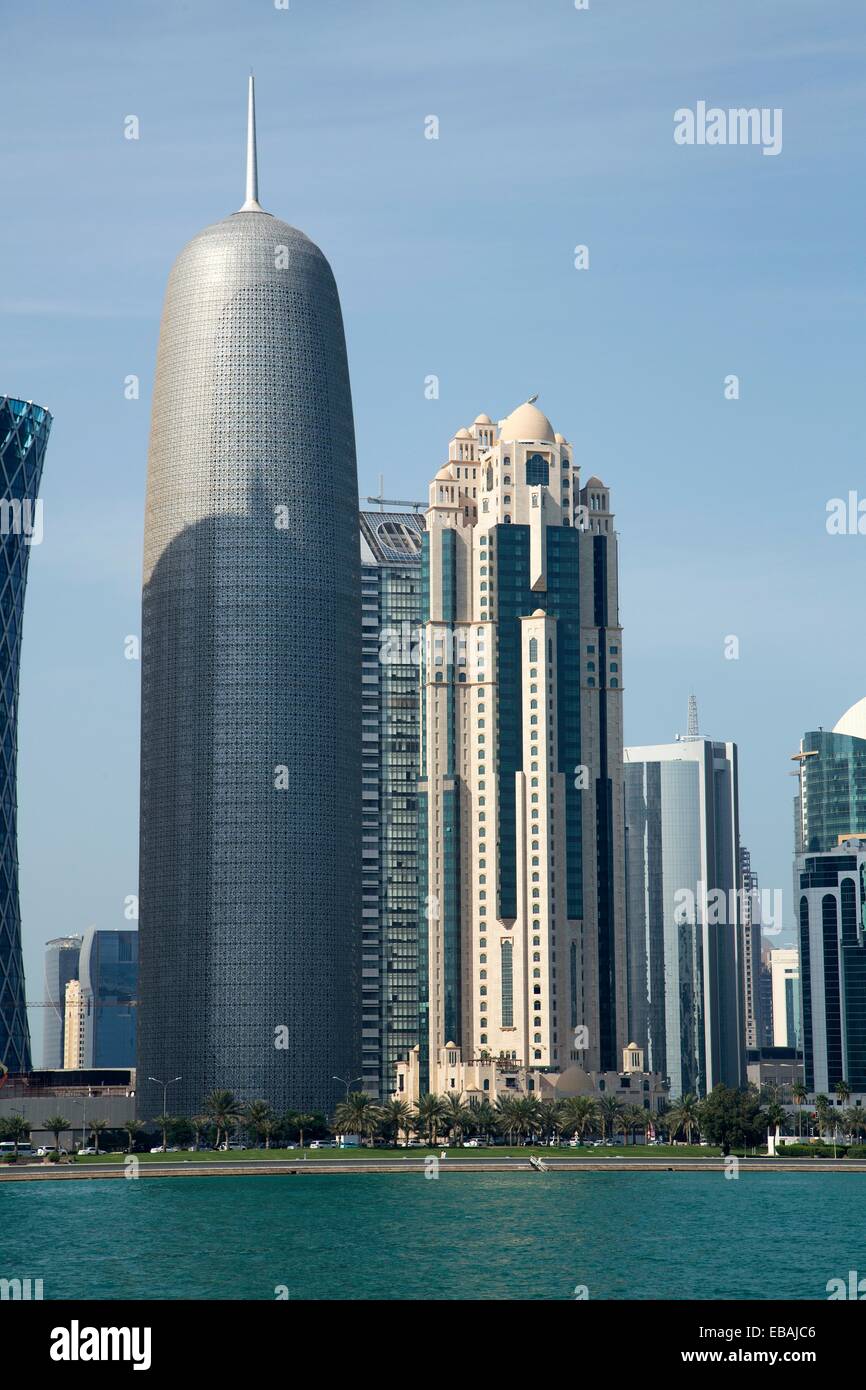 Futuristic skyscrapers in doha skyline hi-res stock photography and ...