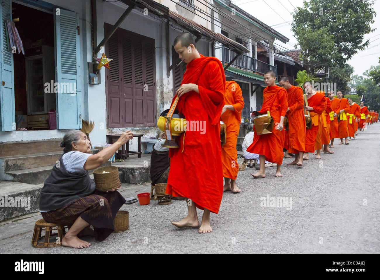 Giving Of Alms High Resolution Stock Photography and Images - Alamy