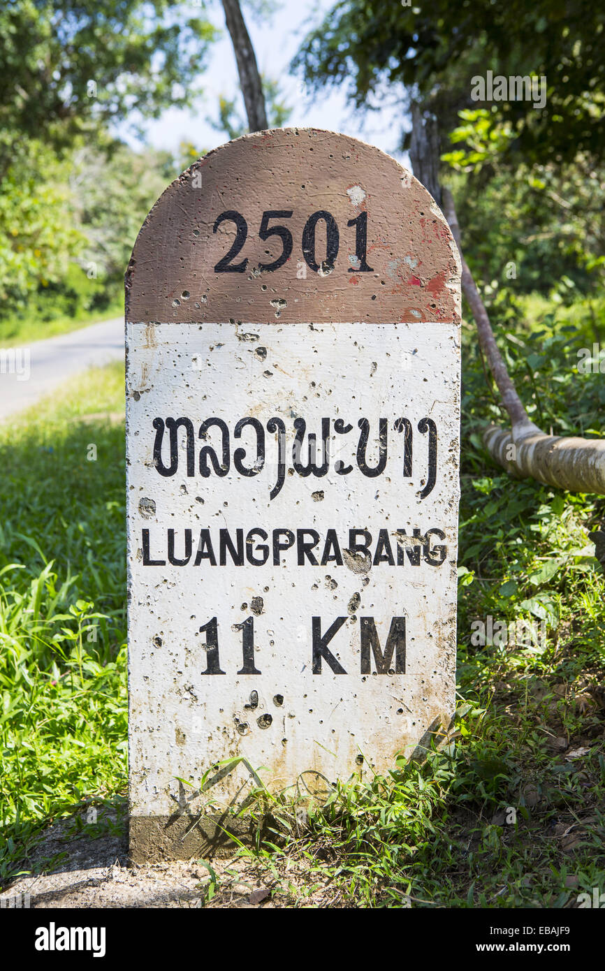 Kilometer road sign kilometre road sign hi-res stock photography and ...