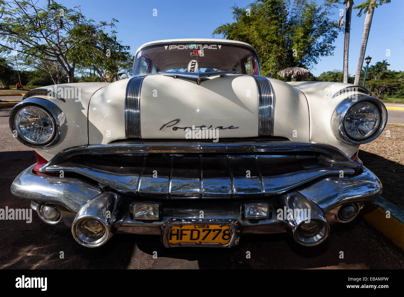 Vintage Pontiac from the 1950s, front view, Cuba Stock Photo - Alamy