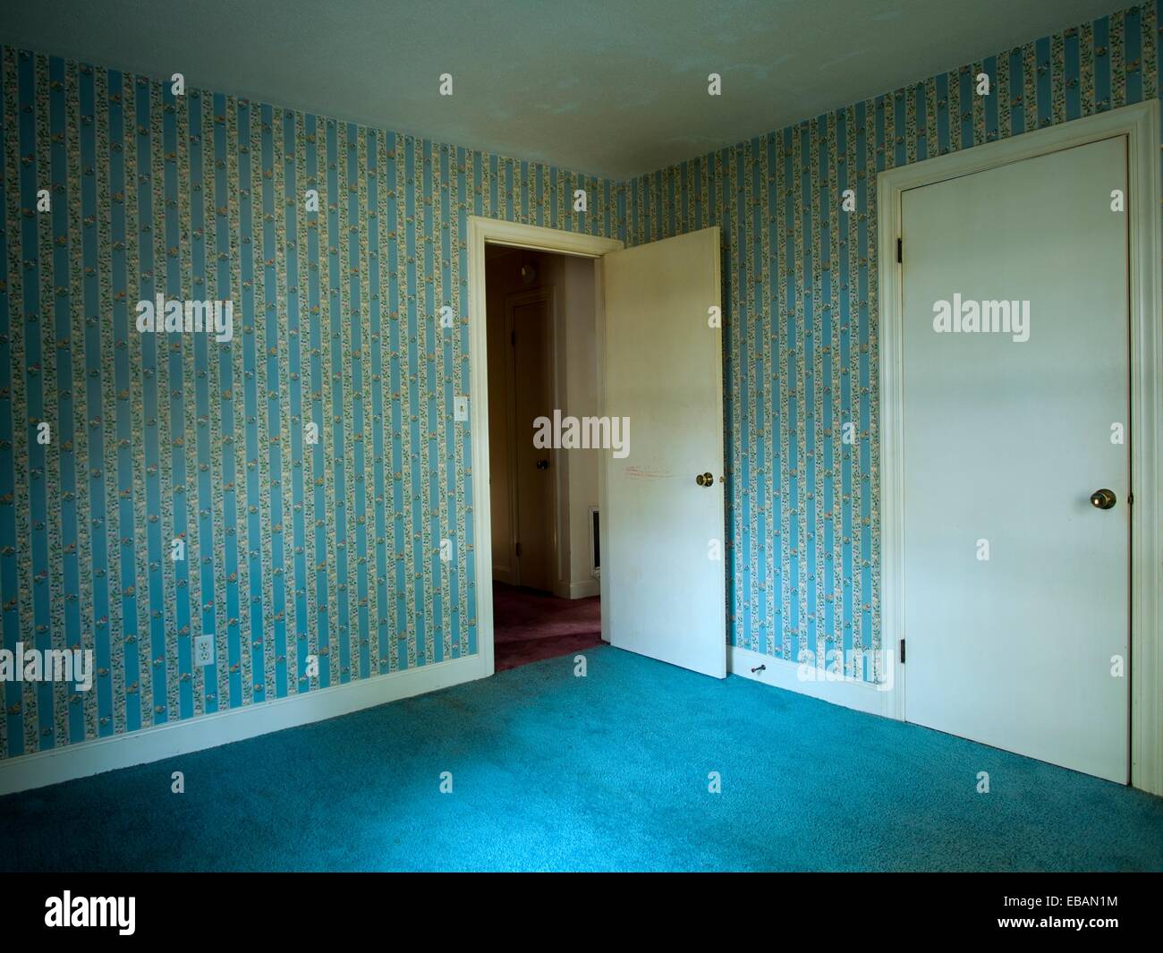 Papered wall hi-res stock photography and images - Alamy