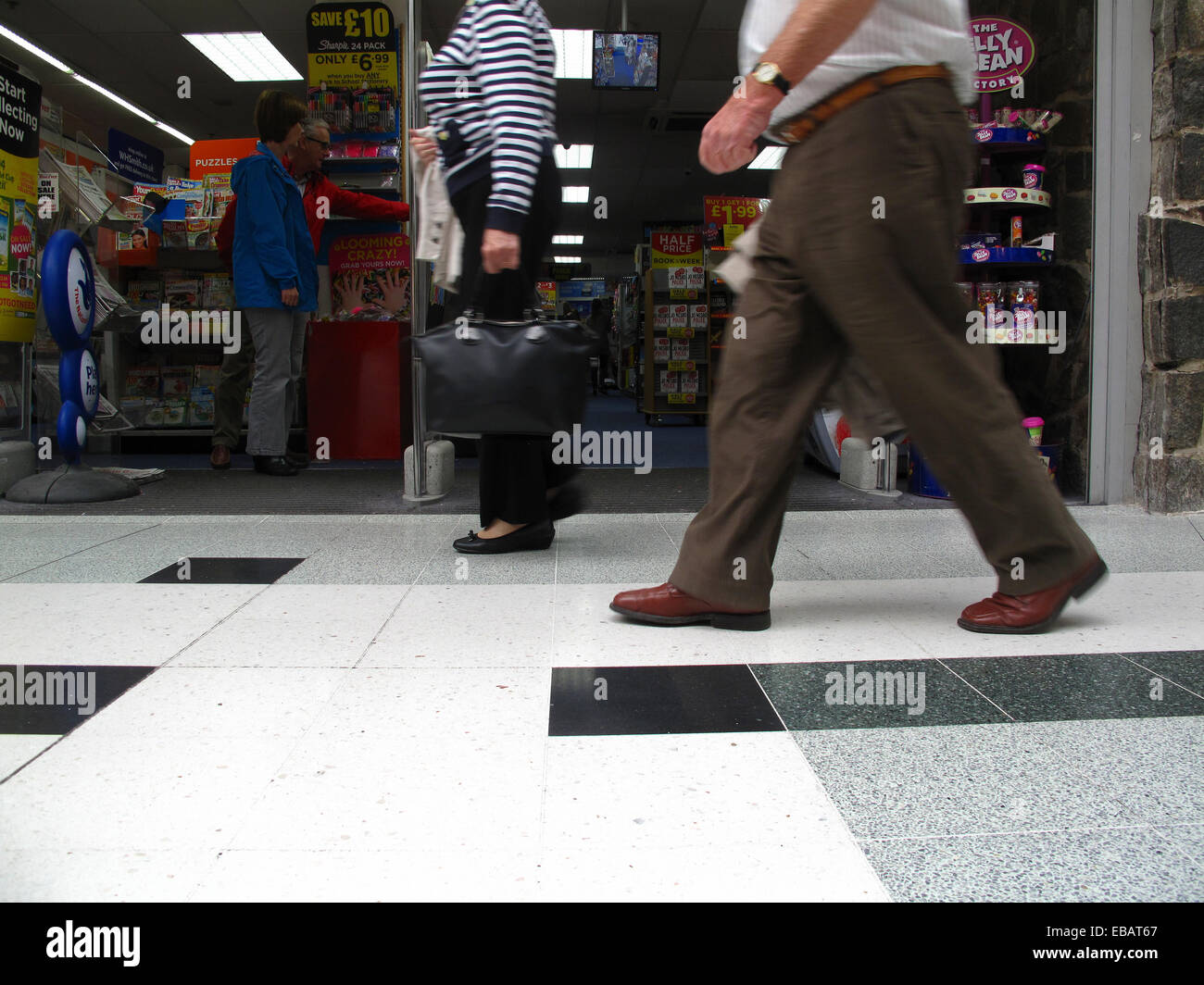 Shoppers mall hi-res stock photography and images - Alamy