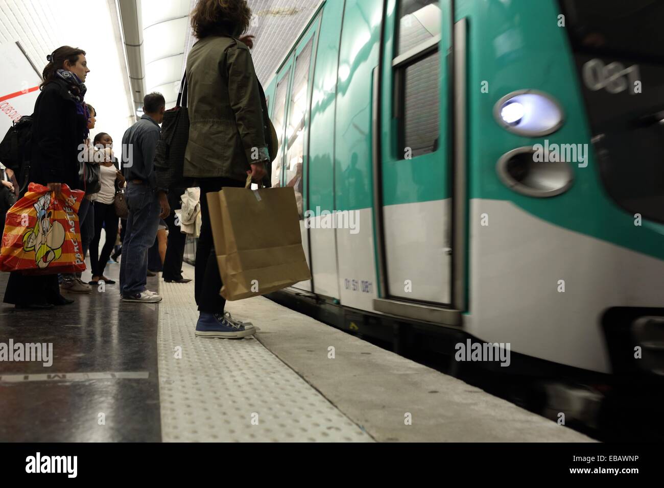 Crowded metro paris hi-res stock photography and images - Alamy