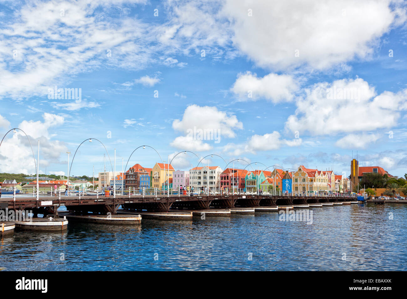 Queen Emma bridge, pontoon bridge at Willemstad, Curaçao. Colorful ...