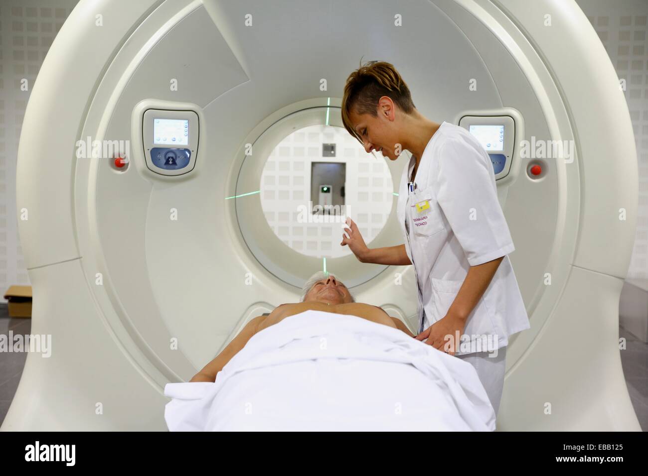 External beam radiotherapy hi-res stock photography and images - Alamy