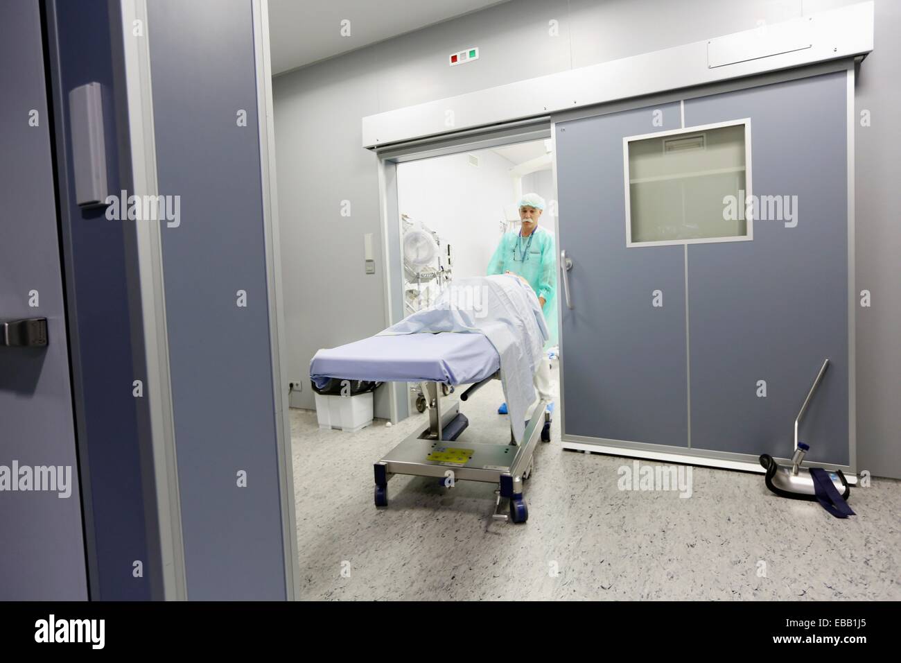 Transferring patient hospital bed hi-res stock photography and images ...