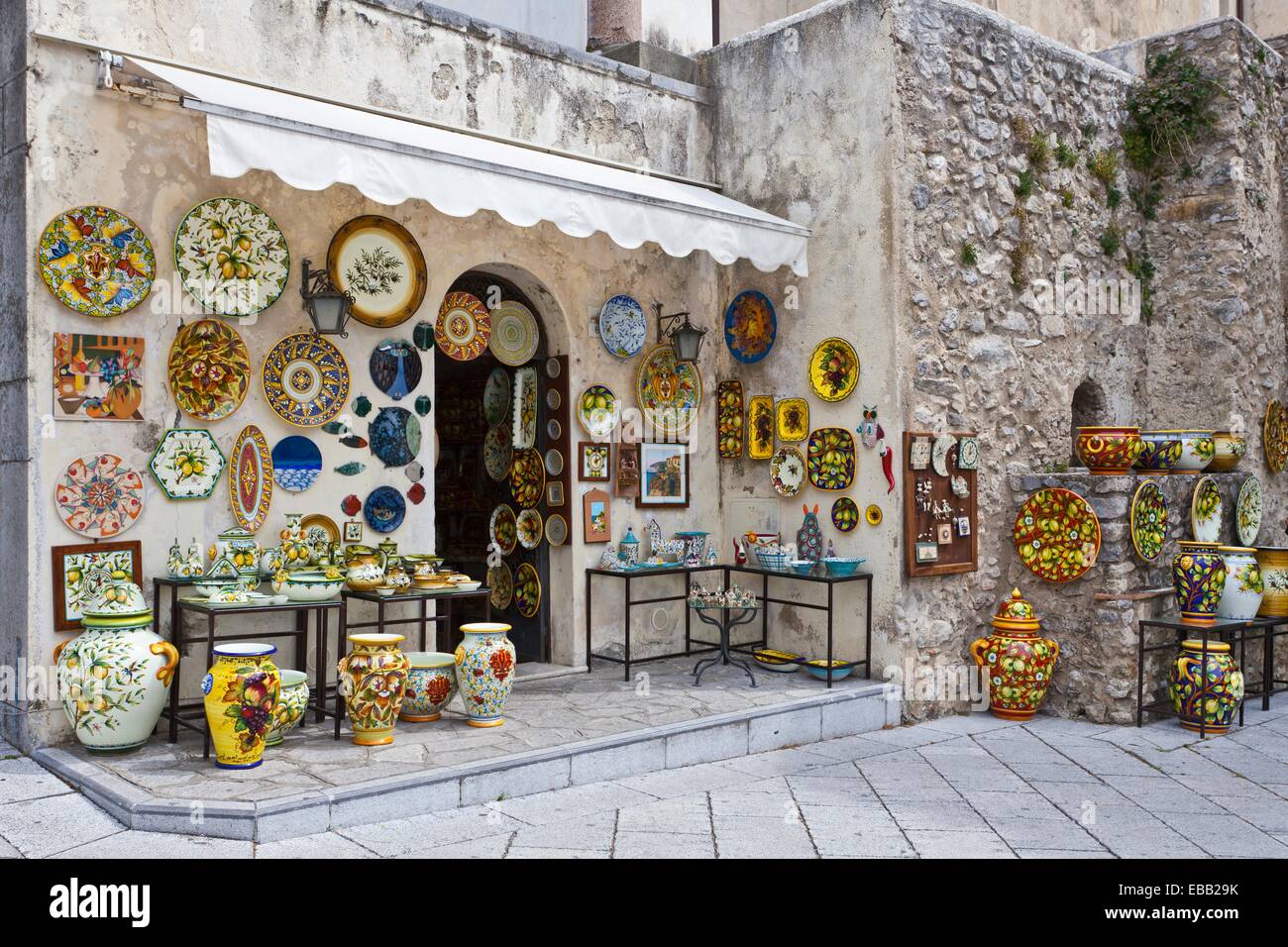 Ceramics shop in ravello italy hi-res stock photography and images - Alamy