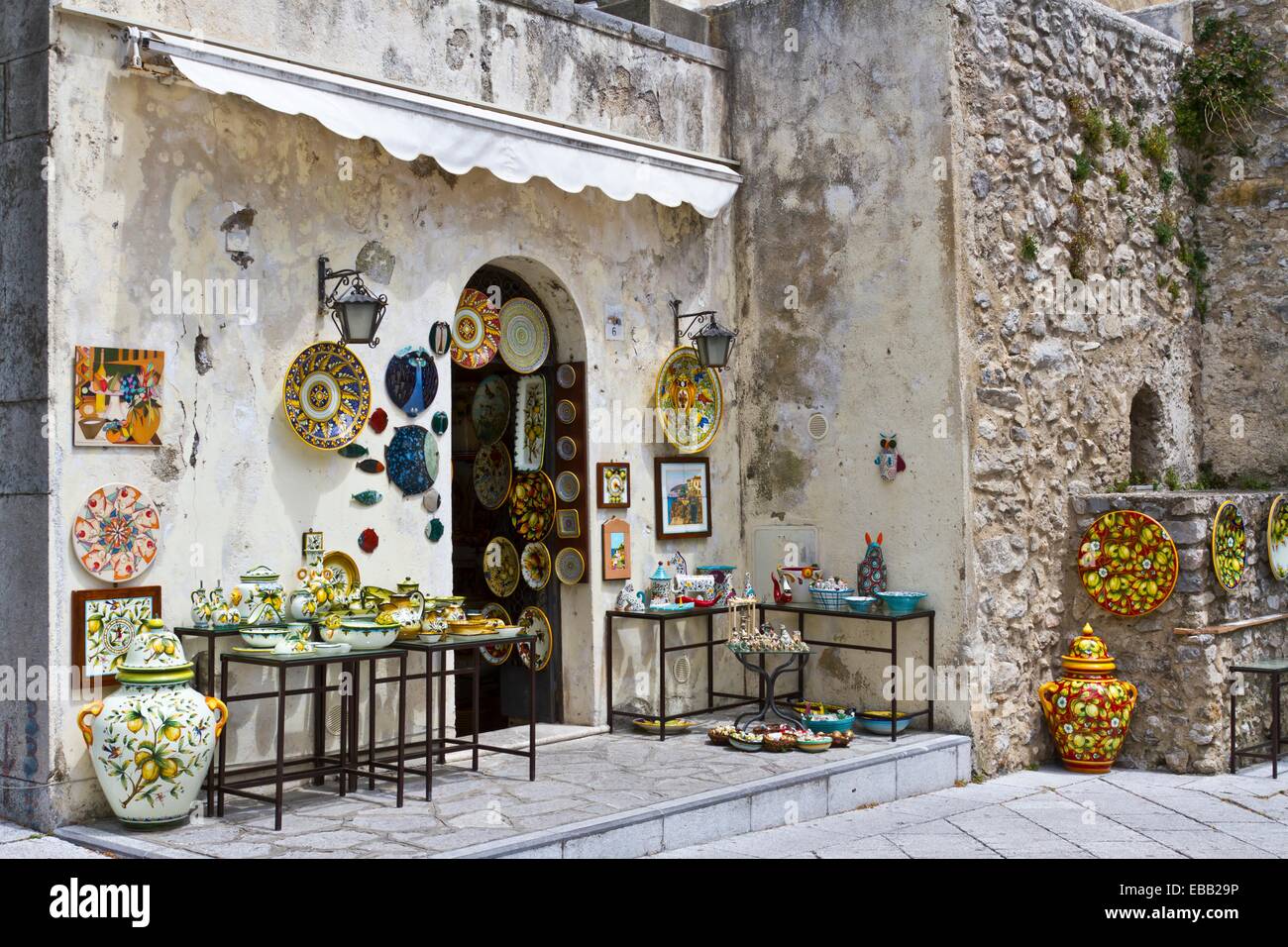 Ceramics shop in ravello italy hi-res stock photography and images - Alamy