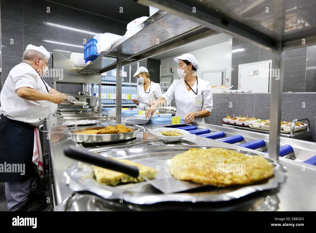 Cook food menu preparation hospital hi-res stock photography and images ...