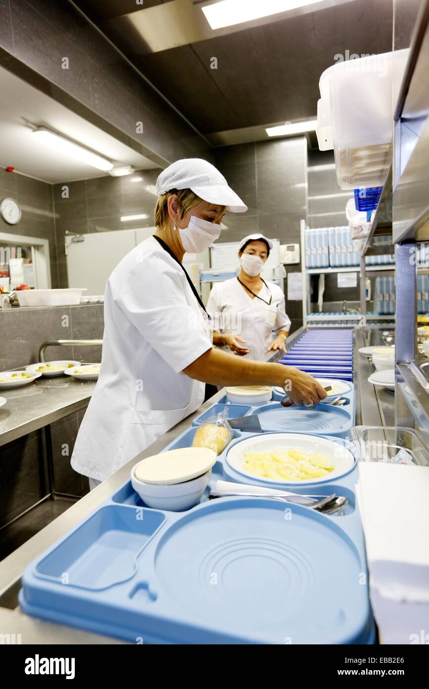 Cook food menu preparation hospital hi-res stock photography and images ...