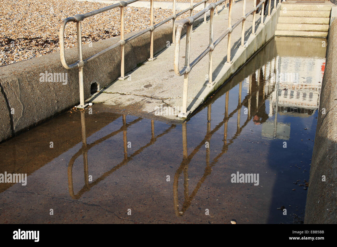 Reflecting puddle hi-res stock photography and images - Alamy