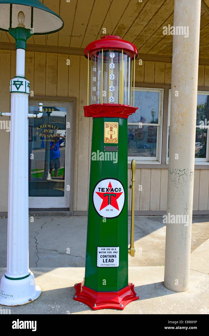 Vintage texaco gasoline pump hi-res stock photography and images - Alamy
