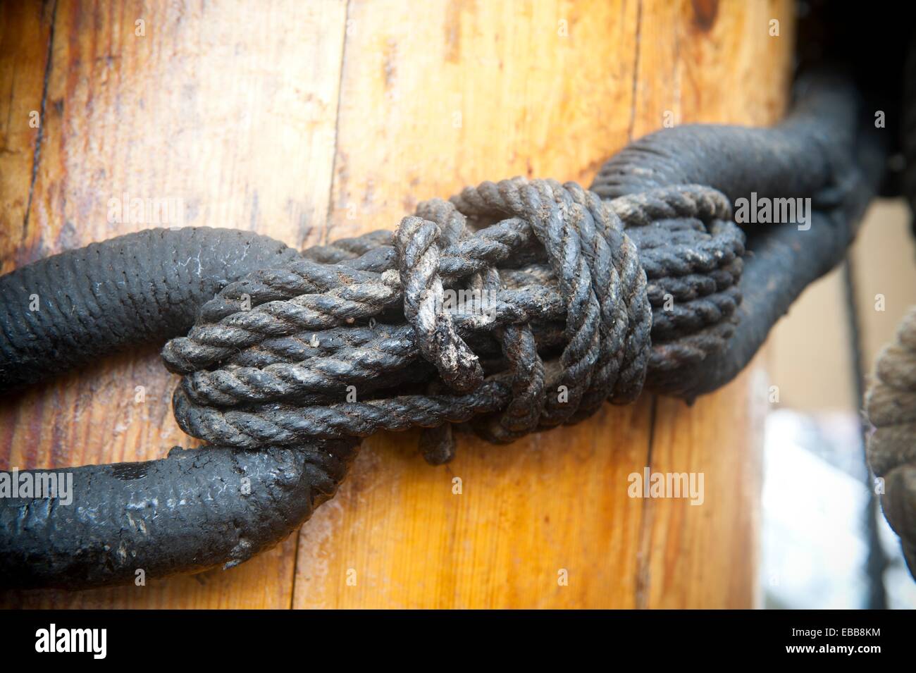 Maritime knot hi-res stock photography and images - Alamy