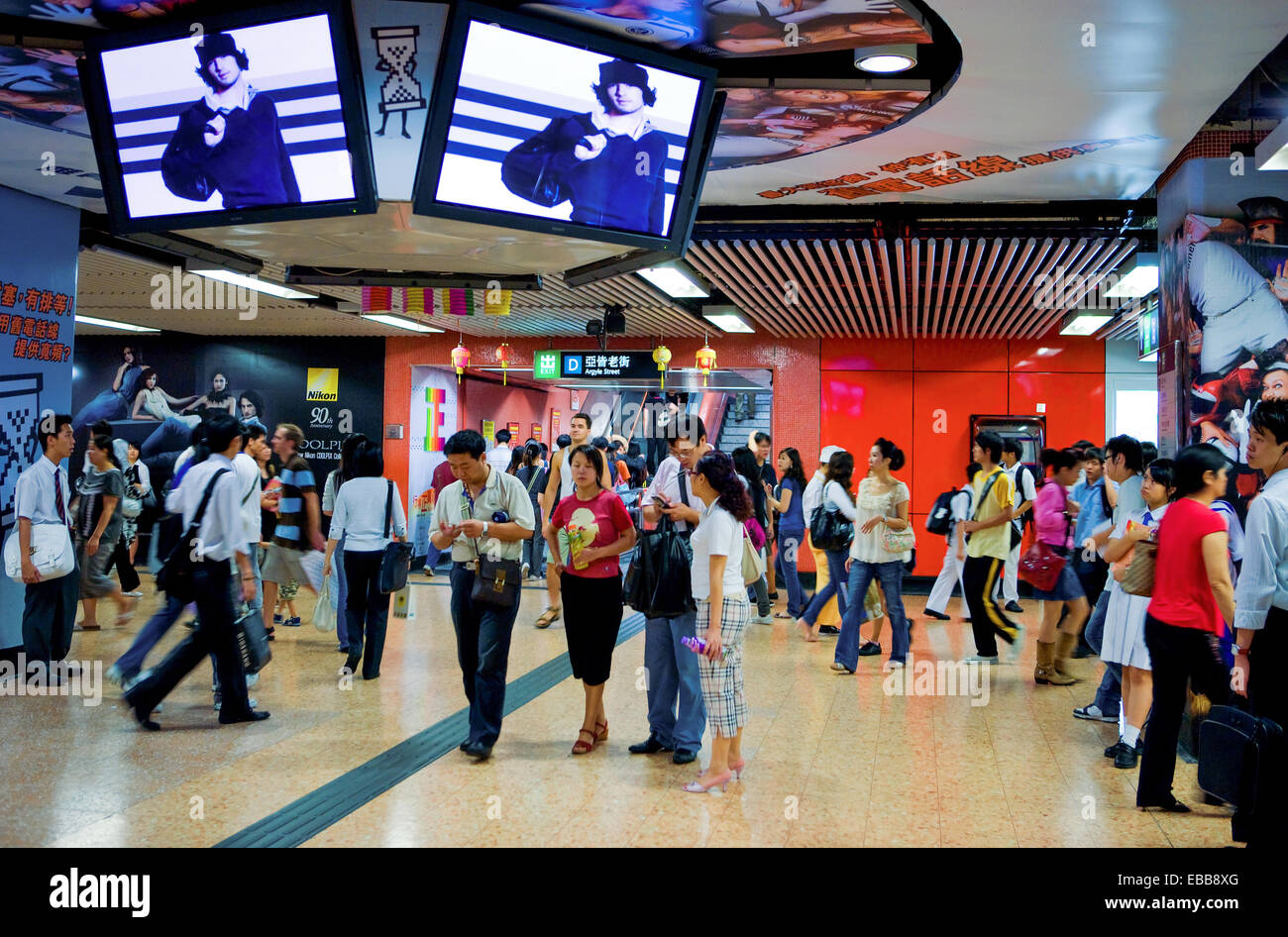 People in the metro hi-res stock photography and images - Alamy