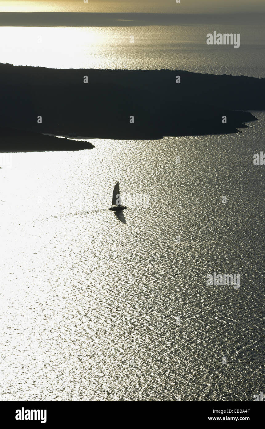 Boat sailing on bay sunset hi-res stock photography and images - Alamy
